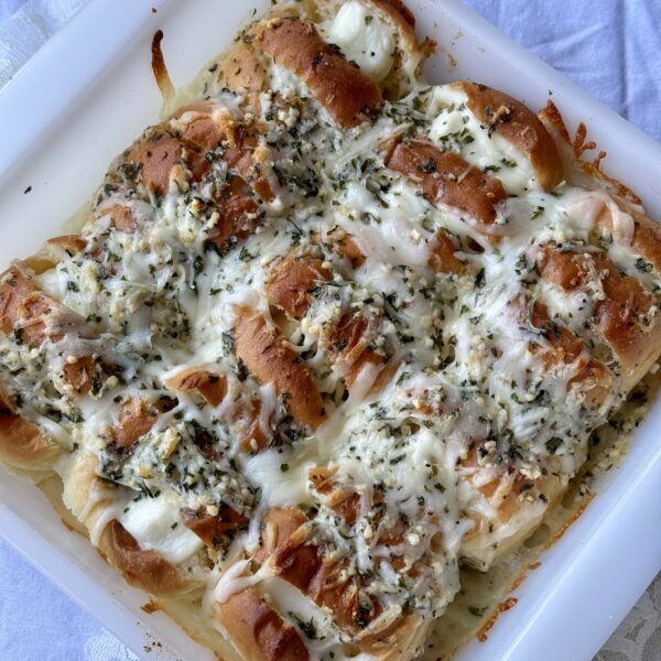 Cheesy Hawaiian Garlic Rolls - frontporchlifemagazine.com